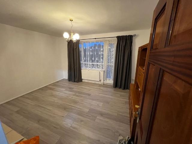 1 Bed Flat, Weydown Close, SW19