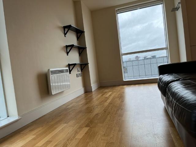 1 Bed Flat, Wharfside Point South, E14