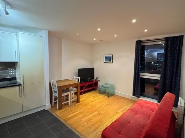 1 Bed Flat, Wharfside Point South, E14