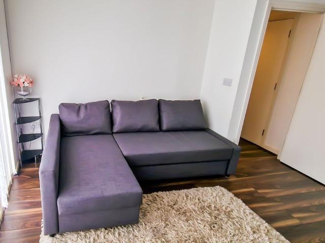 1 Bed Flat, Whitestone Way, CR0