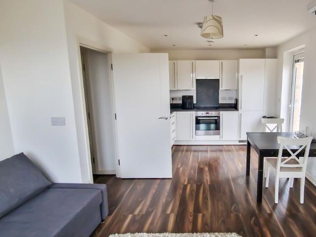 1 Bed Flat, Whitestone Way, CR0