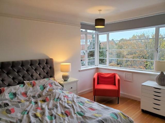 1 Bed Flat, Wimbledon Hill Road, SW19