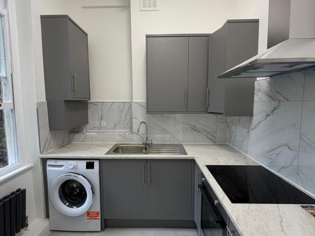 1 Bed Flat, Winchester St, SW1V