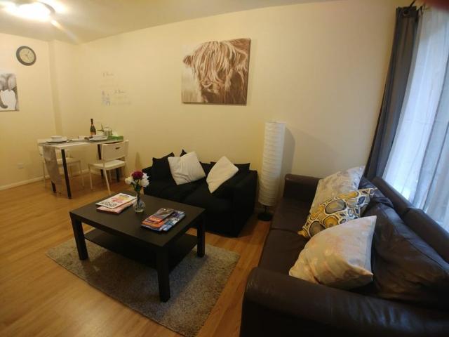 1 Bed Flat, Windmill Place, EH8
