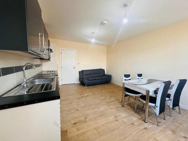 1 Bed Flat With Open Plan Kitchen, Wembley Central