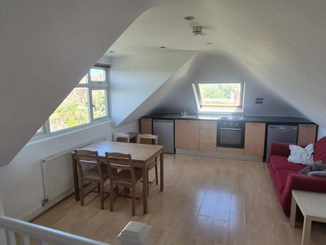 1 Bed flat with parking and garden available NOW