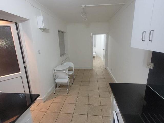 1 bed flat with private entrance bills included