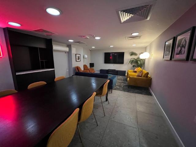 1 Bed Flat, Woden Street, M5