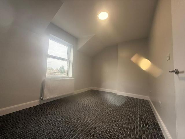 1 Bed Flat, Woodville Road, CR7