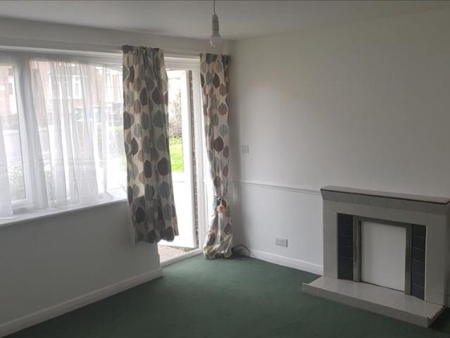1 Bed Flat, Woodside Court, SO17