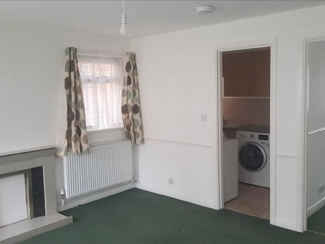 1 Bed Flat, Woodside Court, SO17
