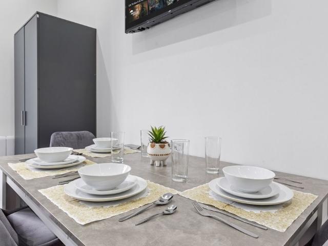 1 Bed Flat, Woodstock Road, NW11
