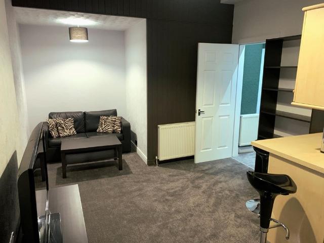 1 Bed Flat, Yeaman Place, EH11