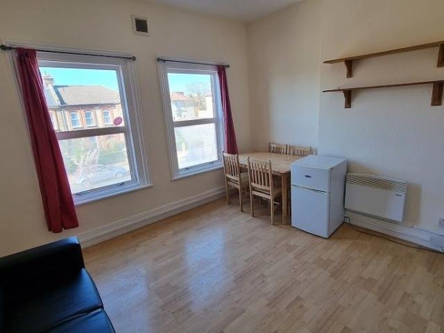 1 Bed Flat, York Road, IG1
