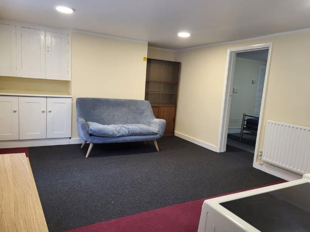 1 Bed Flat, Zinzan Street, RG1