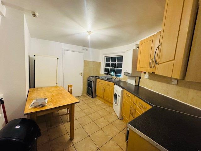 1 Bed Flat 4 mins walk from Stepney Green Station