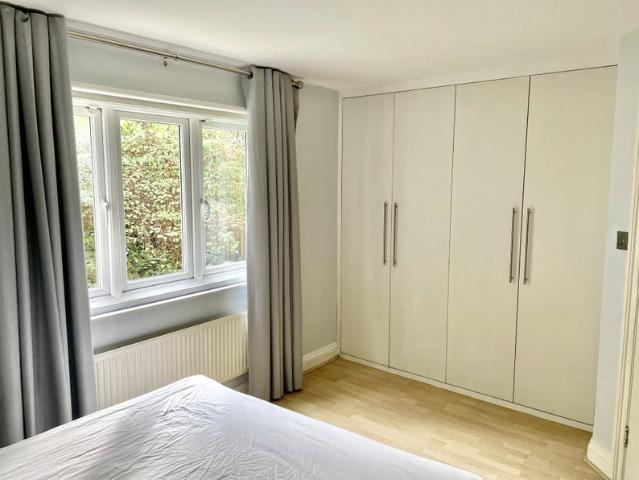1 Bed Flat 5 Week Short Stay Only from 25. June