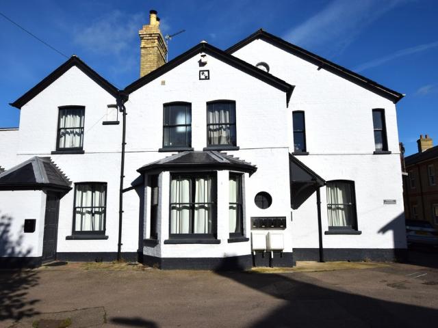 1 bed Ground Floor Flat To Let