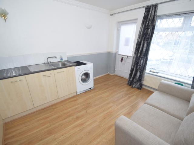 1 bed ground floor flat to rent in Holly Grove, Bromsgrove, B61