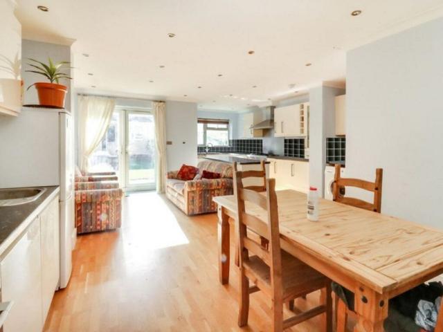 1 bed House To Let