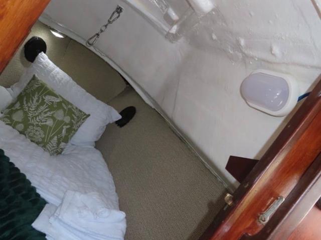 1 Bed House Boat, Liverpool Marina, L3