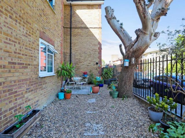 1 bed house for sale