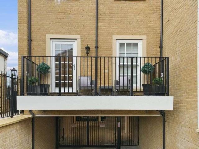 1 bed house for sale
