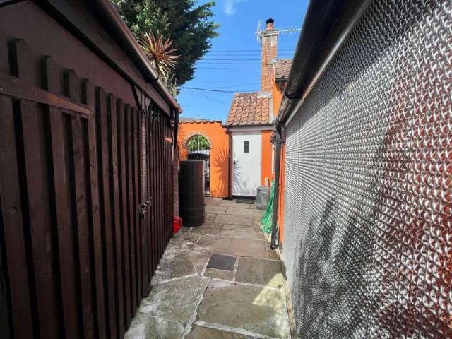 1 bed house for sale
