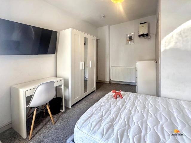 1 Bed House For Rent at Roberts Road, High Wycombe, HP13, United_kingdom