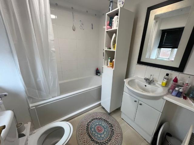 1 bed house / flat share to rent in Hatcher Crescent
