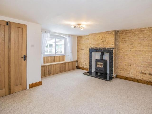 1 bed House Mid Terrace To Let