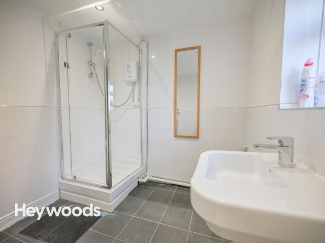 1 bed house of multiple occupation to rent in Park Road, Silverdale, Newcastle under Lyme, Staffordshire