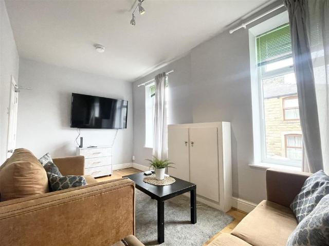 1 bed house share to rent in Burnley Road, Burnley, BB10