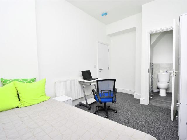 1 bed house share to rent in Bar Street, Burnley, BB10