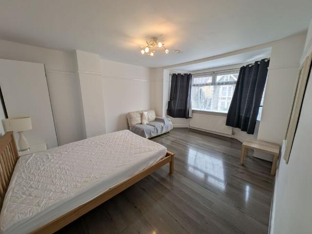 1 bed house share to rent in Front Room, Oldbury Court Road, Fishponds