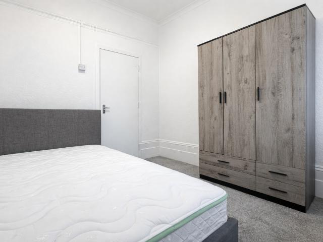 1 bed house share to rent in The Slade