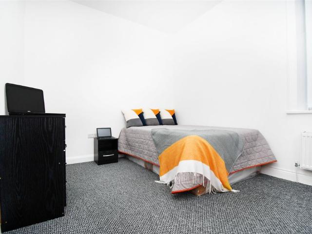 1 bed house share to rent in Towneley Street, Burnley, BB10
