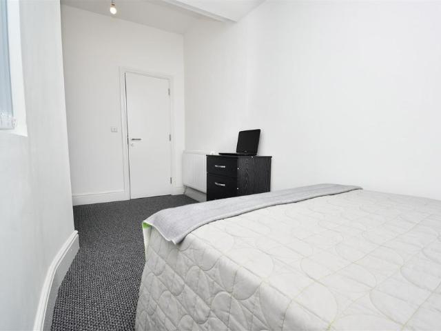 1 bed house share to rent in Towneley Street, Burnley, BB10