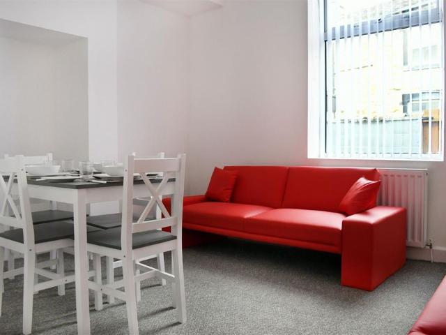 1 bed house share to rent in Woodbine Road, Burnley, BB12