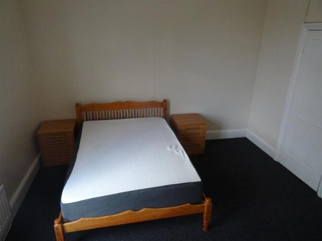 1 BED House share To rent
