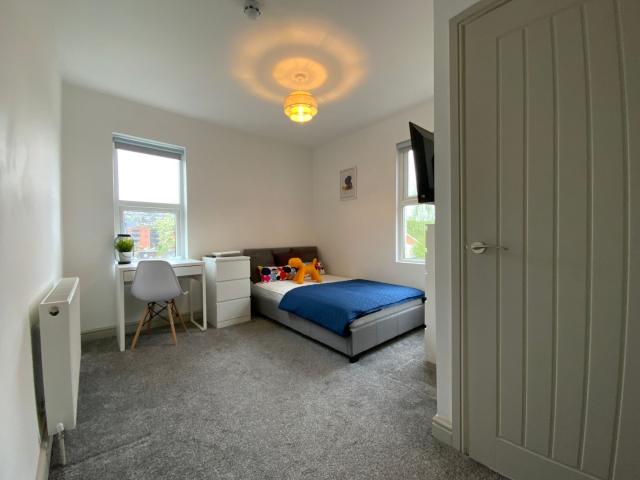 1 Bed House share For Rent at Roberts Road, High Wycombe, HP13, United_kingdom