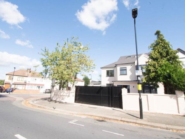 1 bed in Birkbeck Avenue, Greenford UB6