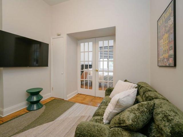 1 bed in East Village on a flexible lease