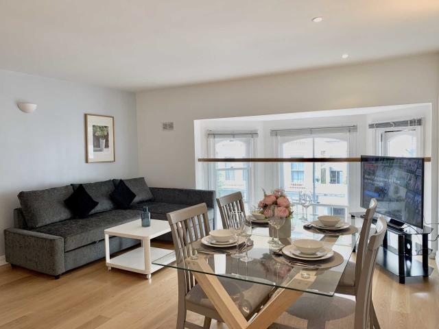1 Bed Lexham Gardens, Kensington W8