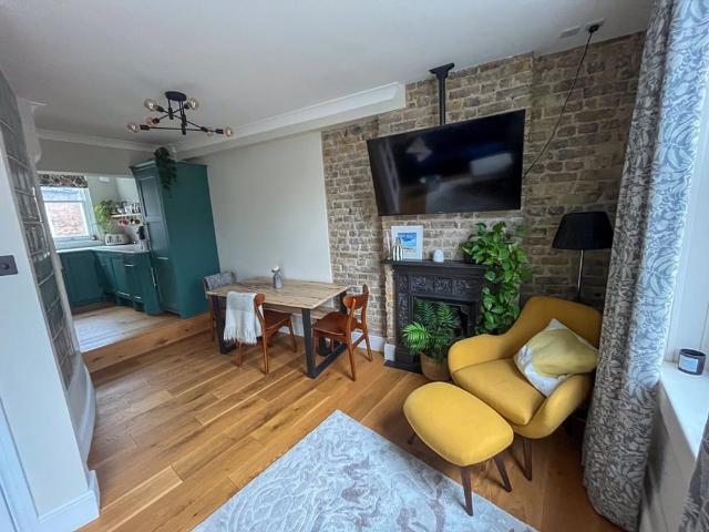 1 Bed Maisonette, St. John Street, EC1V