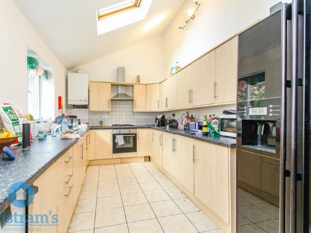 1 bed Mid Terraced House for Rent