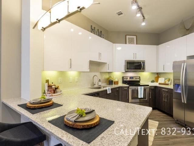 1 Bed | Montrose Meets Museum District Living!