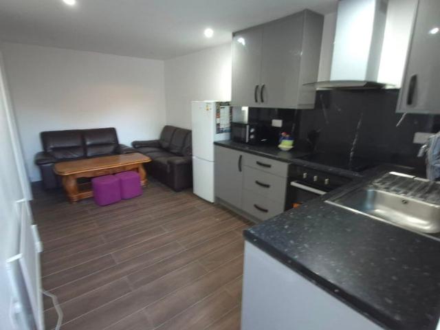 1 bed Newly renovated flat available