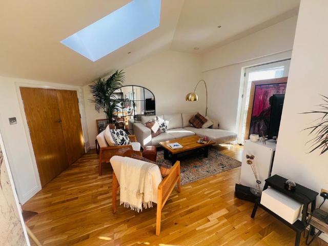 1 Bed Penthouse, Giles Court, E2