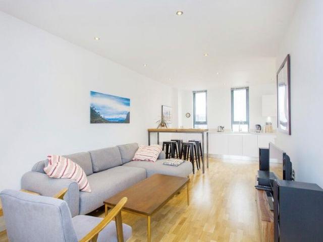 1 Bed Penthouse, Leigham Court Road, SW16